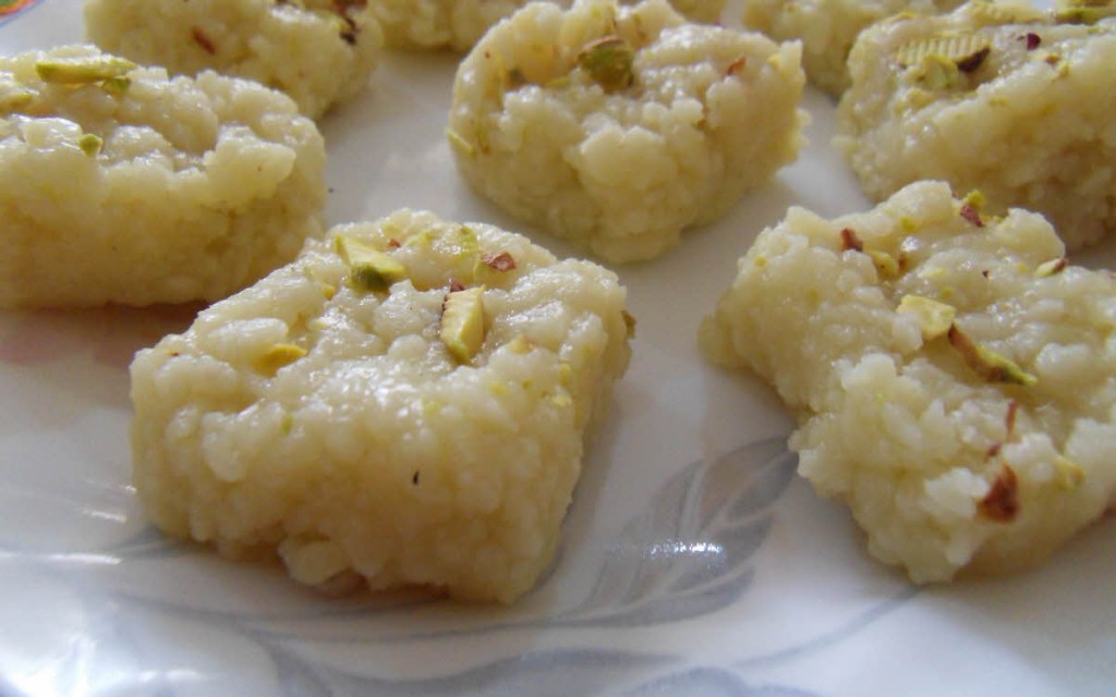 Kalakand (from khoya and paneer) - EZPZ Cooking