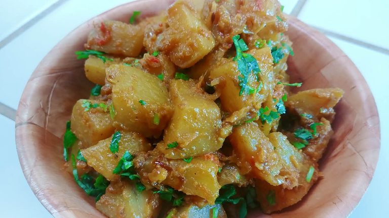 Kohlrabi or Ganth Gobhi Sabzi With Onions - EZPZ Cooking